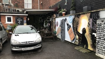 Estacionamento sem assistência (pago) (GBP 4 por dia)