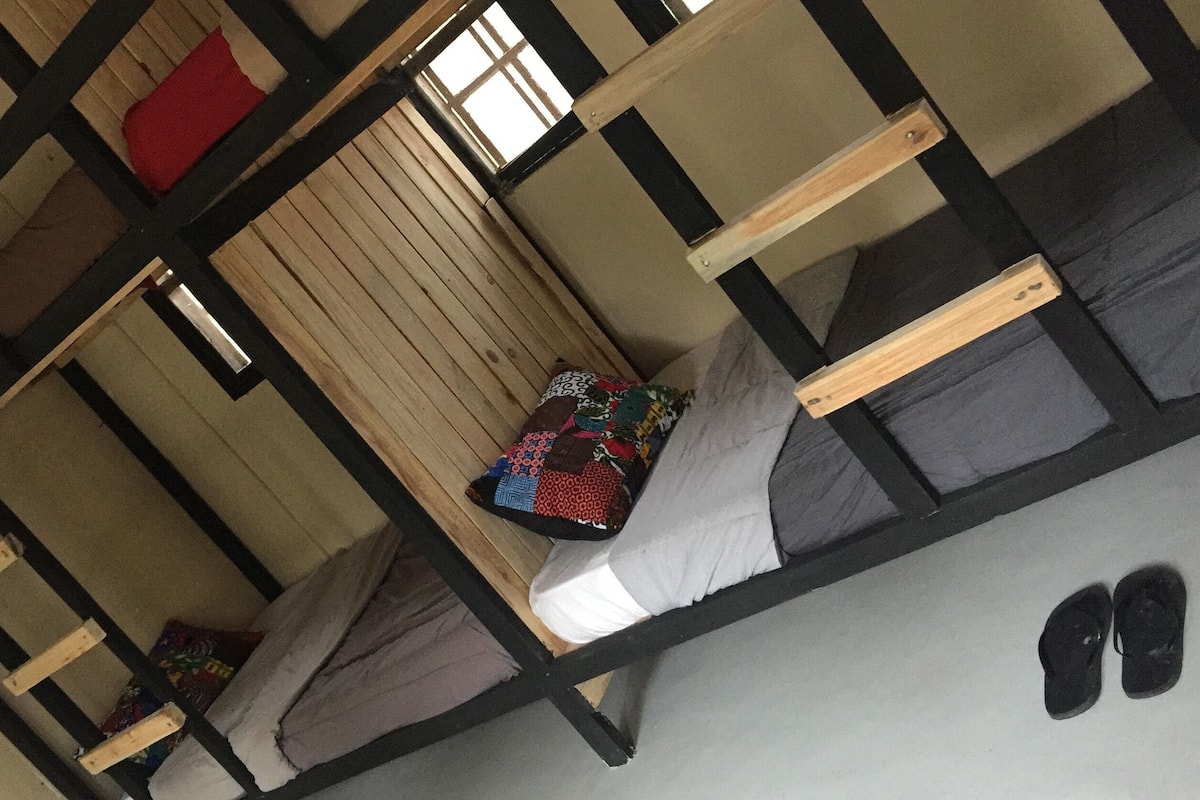 Dormitório compartilhado | Wi-Fi de cortesia, roupa de cama