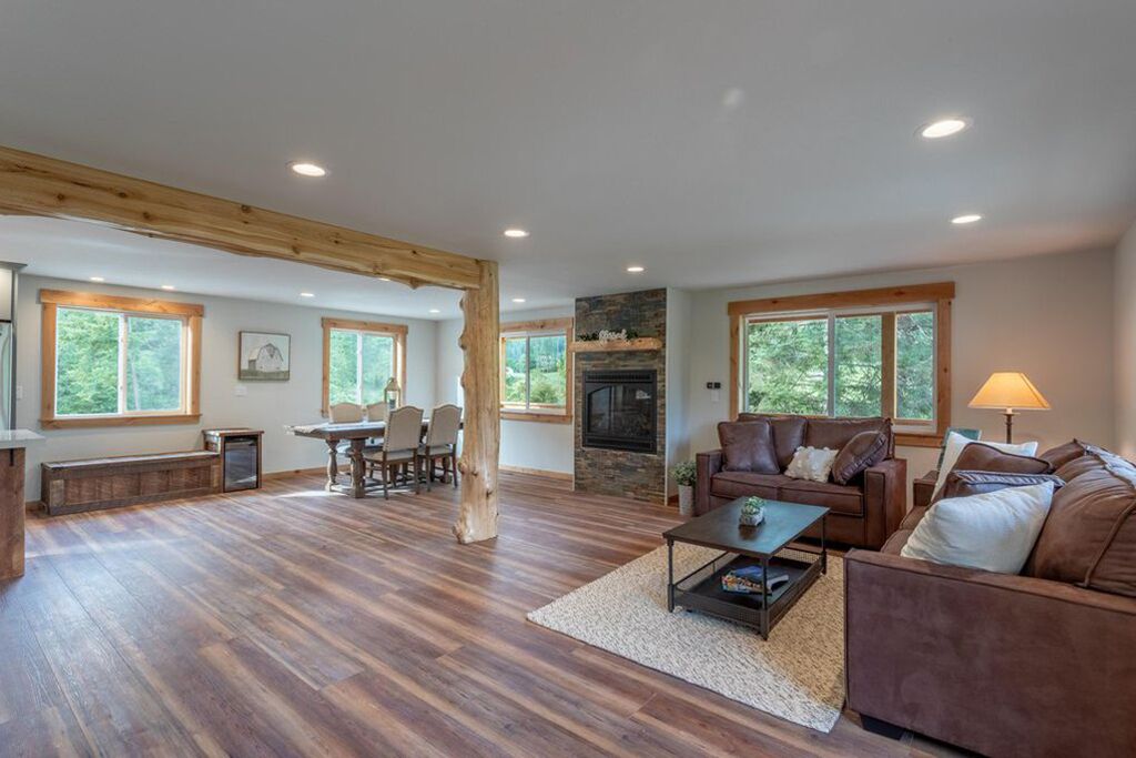 Modern Day Luxury Cabin Living! 4 Bed/4bath, Hot Tub, 5 Acres, 15 Min To Lvnwrth - State of Washington