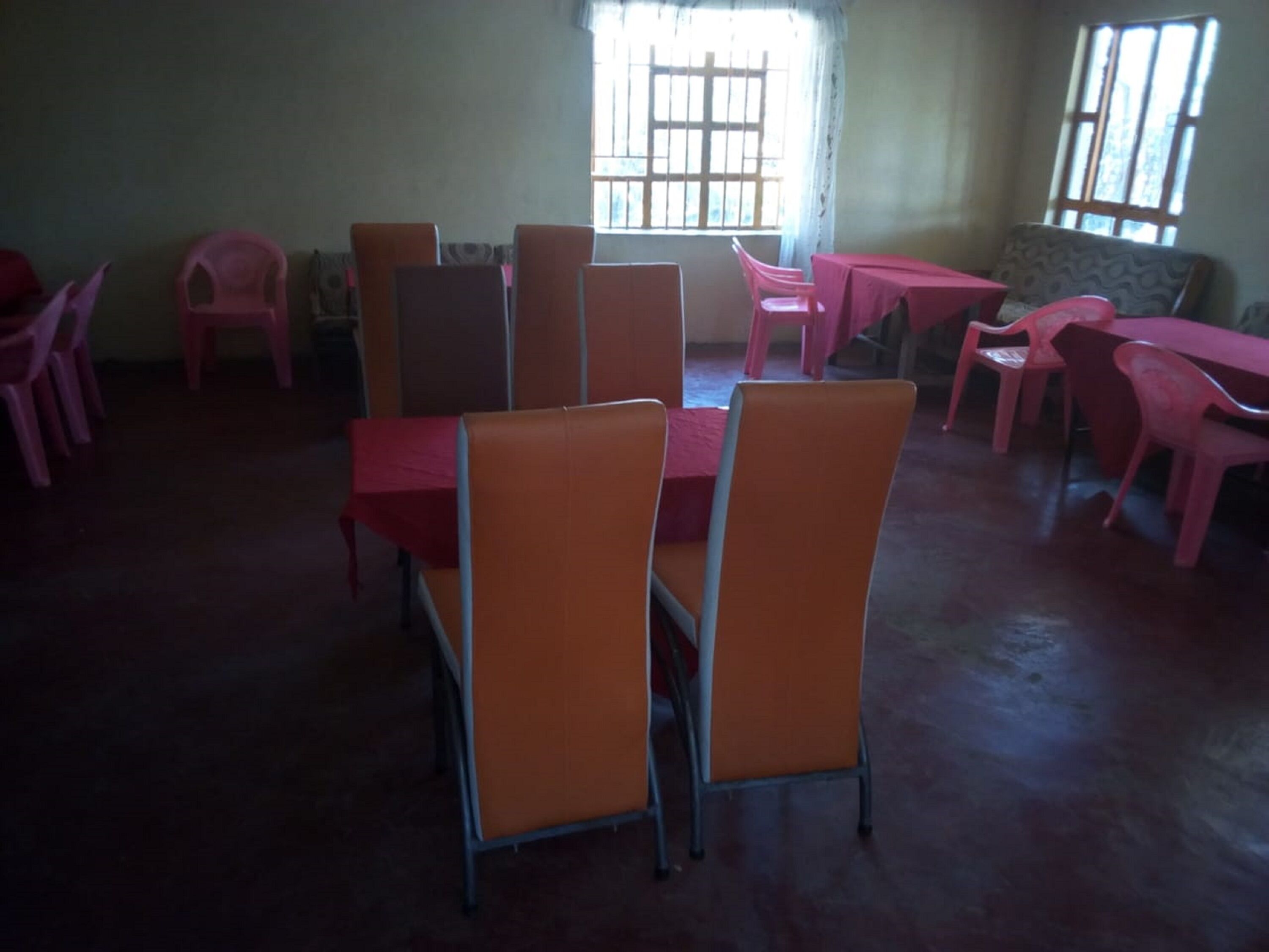 Café da manhã, almoço e jantar; local e internacional 