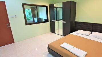 Quarto Duplo Standard | Cofre no quarto, secretária, Wi-fi grátis, roupa de cama fornecida