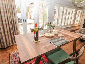 Casa de Campo | Cozinha privada | Uma placa de cozinha, uma chaleira elétrica, uma torradeira