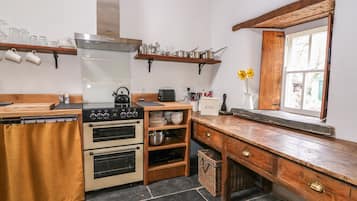 Casa de Campo | Cozinha privada | Um frigorífico, um micro-ondas, uma placa de cozinha