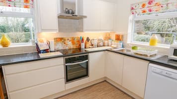Casa de campo | Cozinha privada | Geladeira, micro-ondas, cooktop, lava-louças