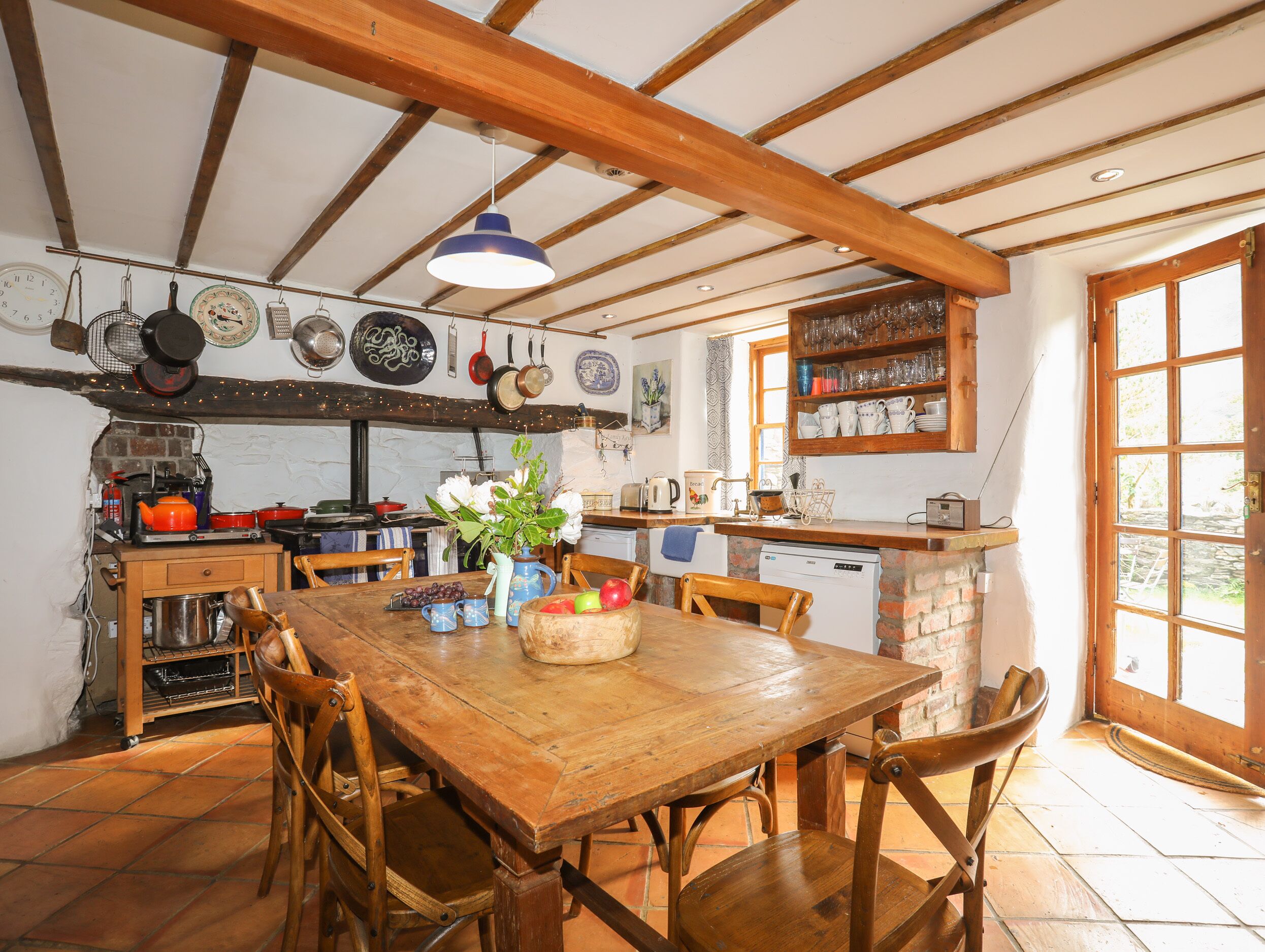 Casa de campo | Cozinha privada | Lava-louças, cadeirão de bebê, talheres/pratos/utensílios de cozinha