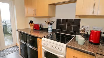 Casa de Campo | Cozinha privada | Uma placa de cozinha, uma máquina de lavar louça, utensílios de cozinha