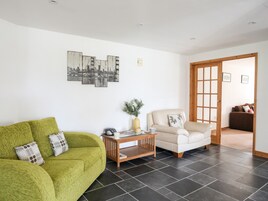 Casa de campo | Sala de estar | TV, DVD player