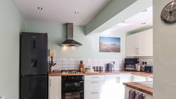 Casa de campo | Cozinha privada | Geladeira, micro-ondas, cooktop, lava-louças