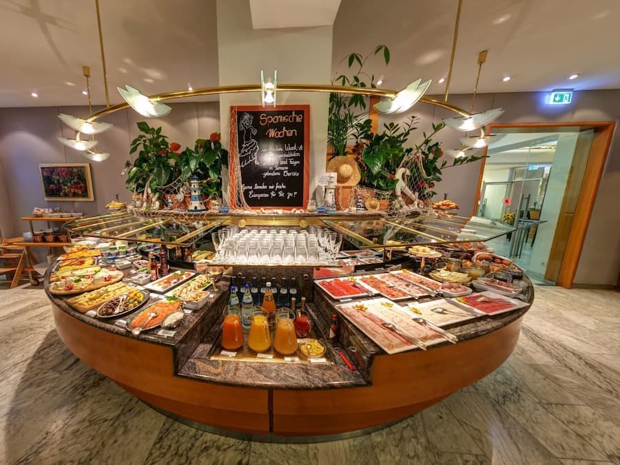 Café da manhã com buffet gråtis todos os dias