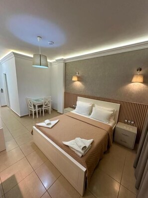 Quarto casal luxo, sacada, vista para o mar | Cofres nos quartos, escrivaninha, quartos à prova de som