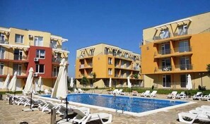 Piscina exterior sazonal 