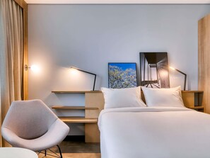 Minibar, cofre no quarto, Wi-fi grátis, roupa de cama fornecida