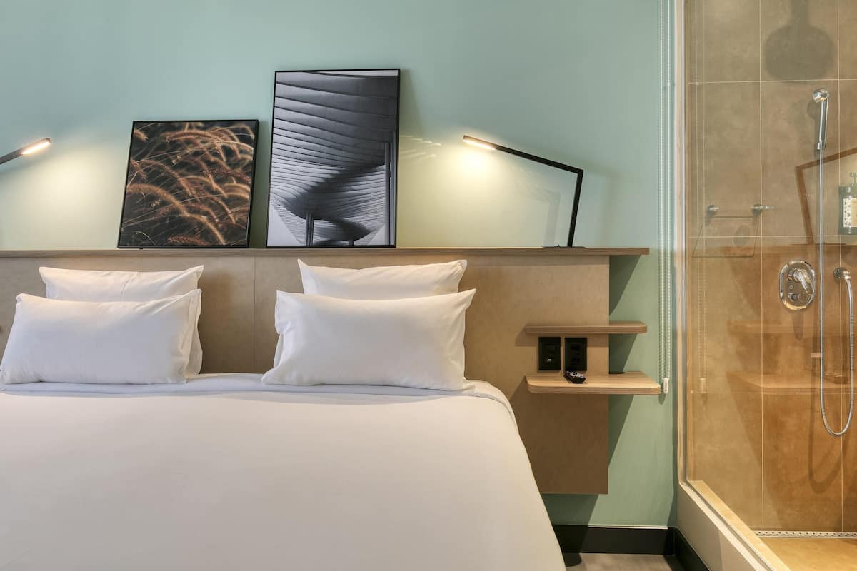 Quarto executivo, 1 cama de casal e sofá-cama | Frigobar, cofres nos quartos, Wi-Fi de cortesia, roupa de cama