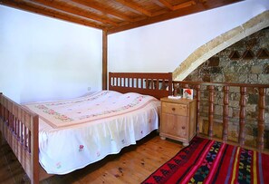 Casa tradicional, no mezanino | 1 quarto, ferros/tábuas de passar roupa, Wi-Fi de cortesia