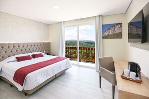 Quarto luxo | Frigobar (abastecido com alguns itens grátis), cofres nos quartos