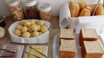 Pequeno-almoço tipo buffet diário incluído