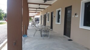 Quarto Triplo, várias camas, acessível, não fumadores | Terraço/pátio interior