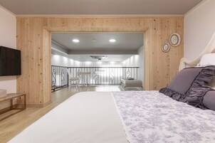 Family Studio Suite, 2 Queen, Non Smoking, Ocean (Private whirlpool, Free BF weekends only, 101) | Roupa hipoalergénica, com decoração personalizada 