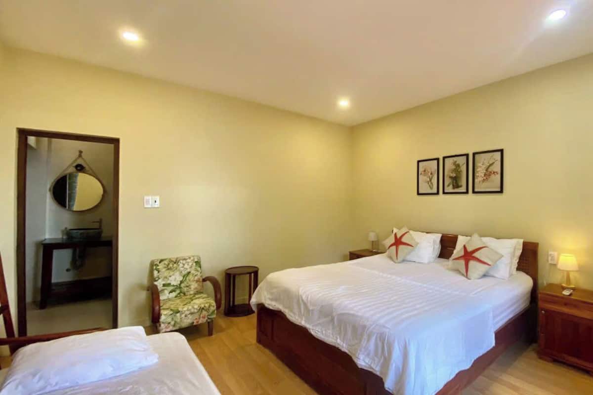 Quarto Triplo, vista para o jardim | Wi-fi grátis, roupa de cama fornecida