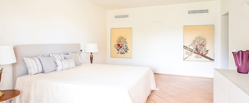 Villa Pantogia - Seven Bedroom Villa, Sleeps 13 - Sardinia