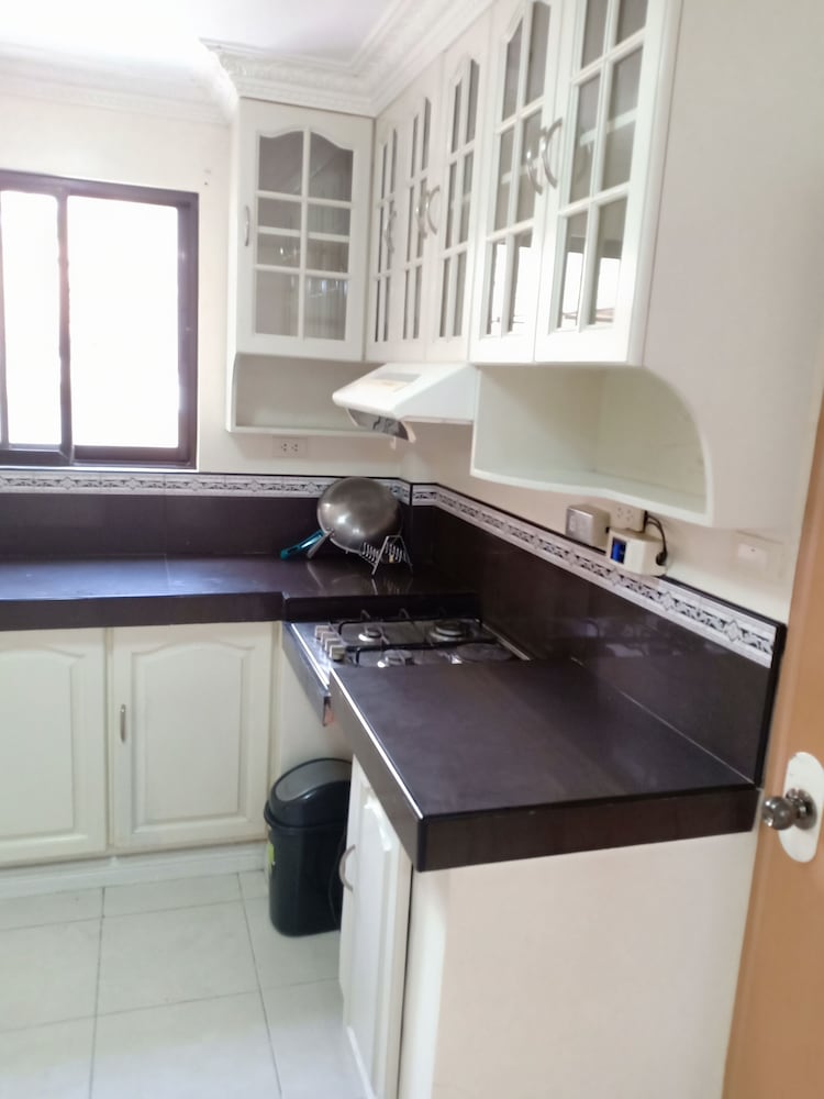 Toda La Casa De 3 Dormitorios Puede Acomodar Hasta 10 Pax, Dentro De Un Recinto Privado Cerrado - Compostela