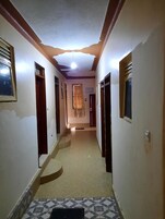 Televisor de ecrã plano de 32 polegadas com canais via satélite 