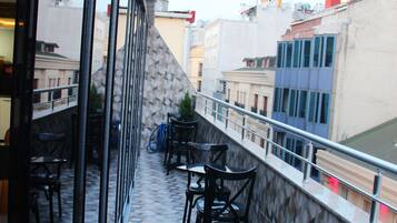 Pequeno-almoço tipo buffet diário incluído