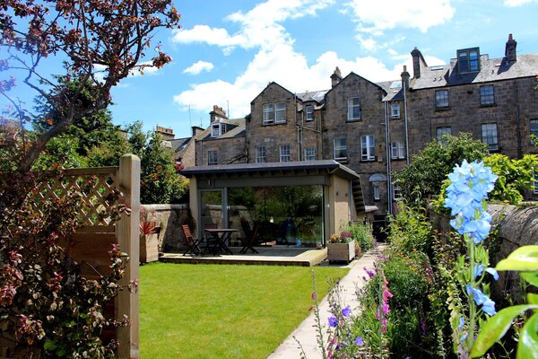 Top Quality In Secluded Walled Garden. A 200m Stroll To Old Course 1st Tee. - Saint Andrews