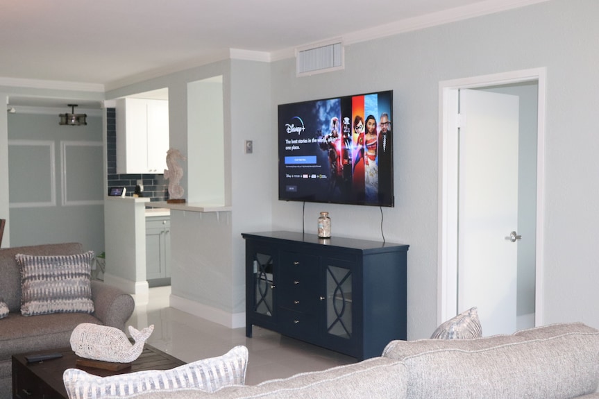 Beach Front Building Sits On The Sand/ocean<br> Newly Remodeled Beautiful Condo<br> - Fort Lauderdale, FL