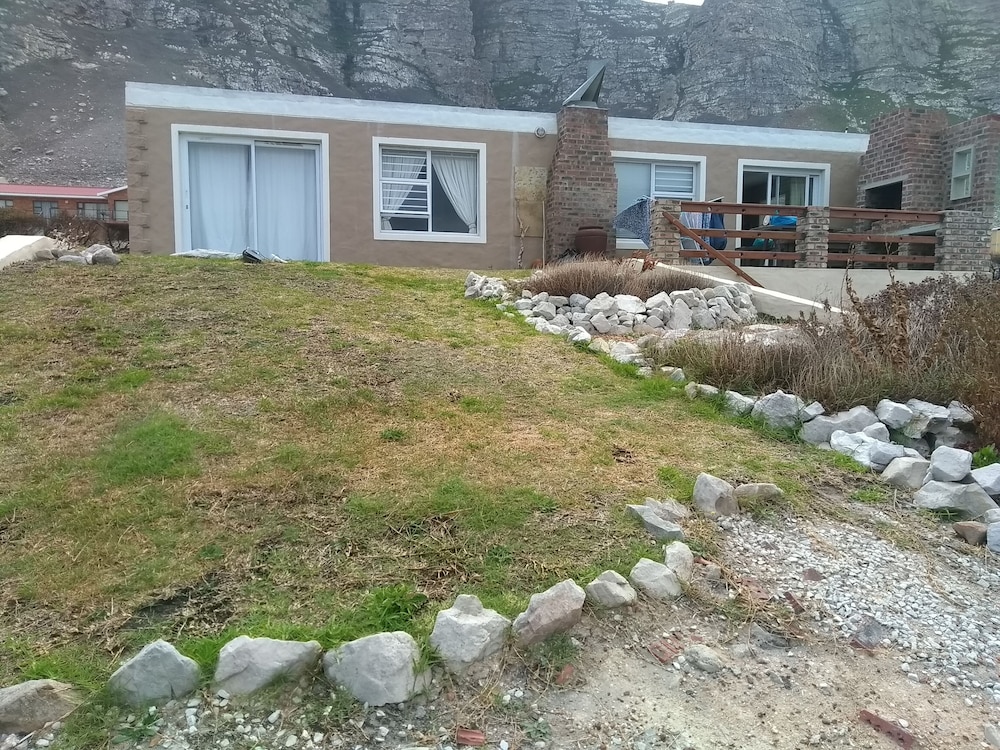210 Degrees South - Paradise In Sunny Seas - Kleinmond