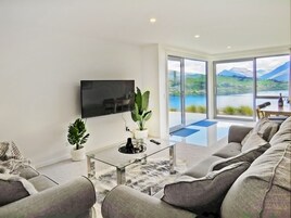 Apartamento executivo | Sala de estar | TV de tela plana, Netflix, serviços de streaming