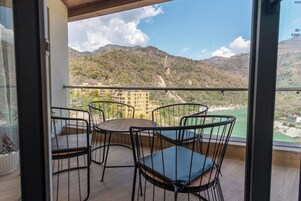 Quarto quádruplo família, 2 quartos, vista para o rio | Terraço/pátio