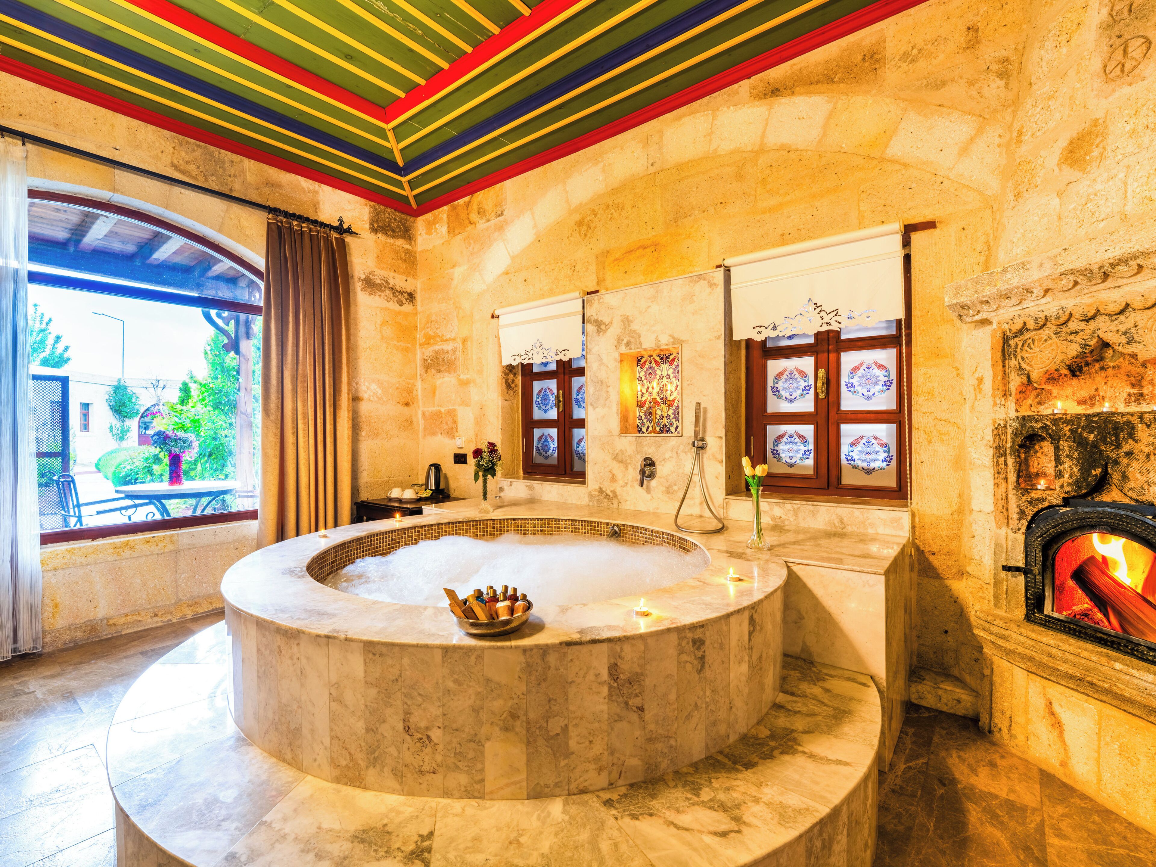 Sultan Stone Suite | Banheira de hidromassagem