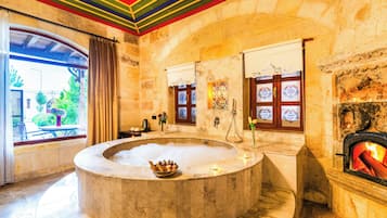 Sultan Stone Suite | Banheira de hidromassagem