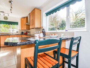 Casa de Campo | Cozinha privada | Um micro-ondas, uma placa de cozinha, uma máquina de lavar louça 