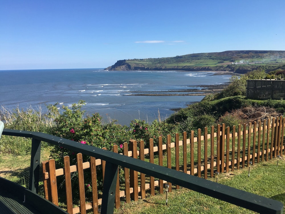 2 The Close - Robin Hood's Bay