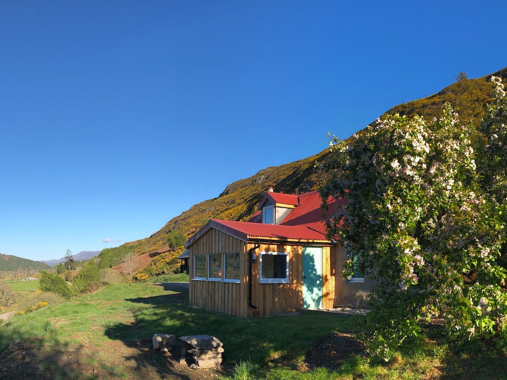 Nan's Cottage - Beauly