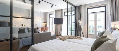 Espaço de trabalho para notebook, cortinas blackout