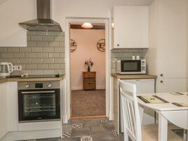 Casa de campo | Cozinha privada | Geladeira, micro-ondas, cooktop, talheres/pratos/utensílios de cozinha