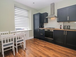 Casa de Campo | Cozinha privada | Um micro-ondas, uma placa de cozinha, uma máquina de lavar louça 