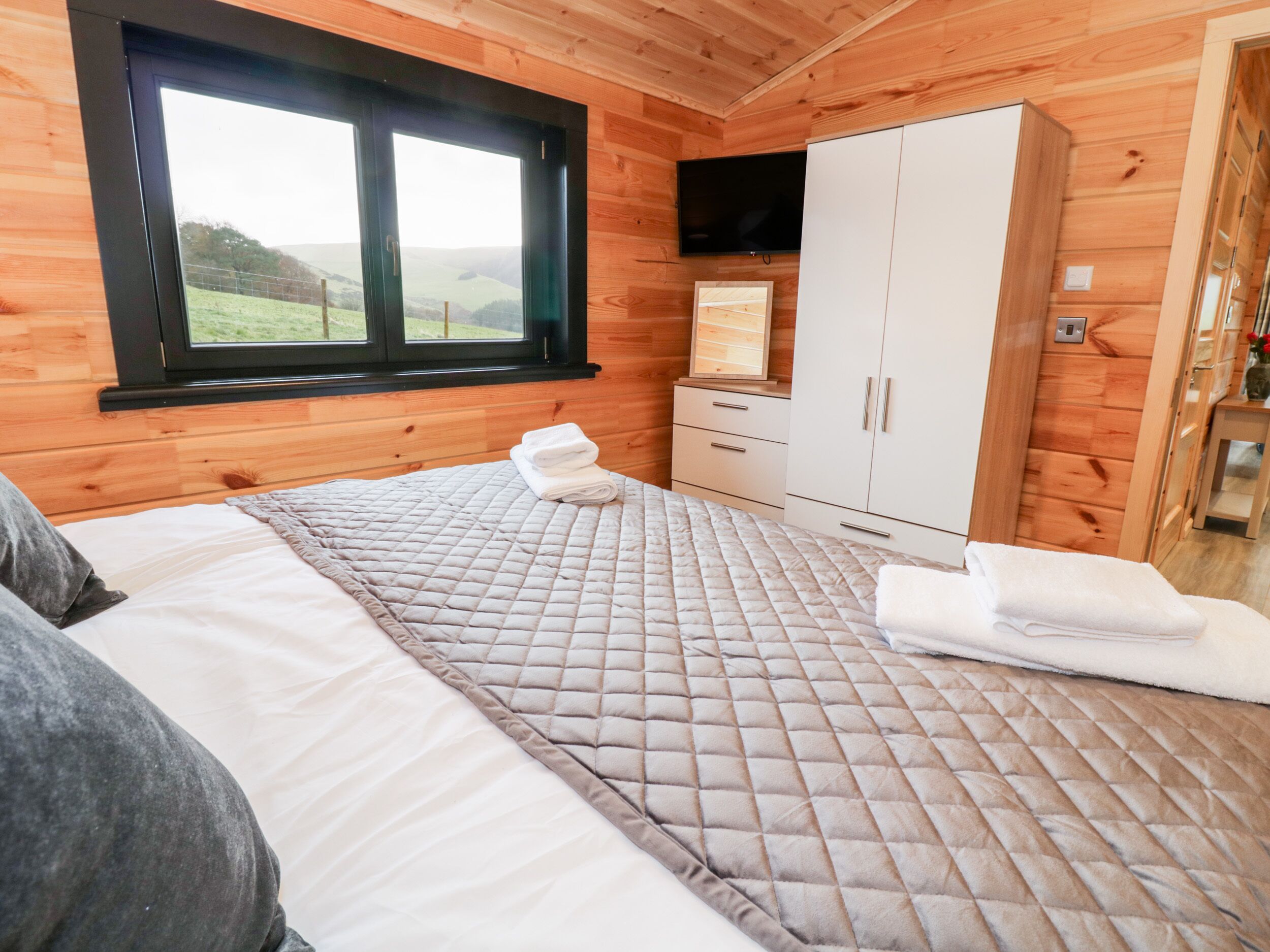 Casa de Campo | 2 quartos, com decoração personalizada, com mobília individualizada 