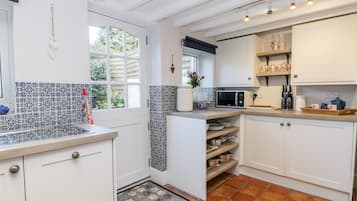 Casa de Campo | Cozinha privada | Uma máquina de lavar louça, utensílios de cozinha
