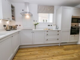 Casa de Campo | Cozinha privada | Um micro-ondas, uma máquina de lavar louça, uma chaleira elétrica 