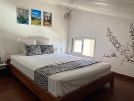 Quarto casal econômico (VALISOA) | Cortinas blackout, quartos à prova de som, ferros/tábuas de passar roupa