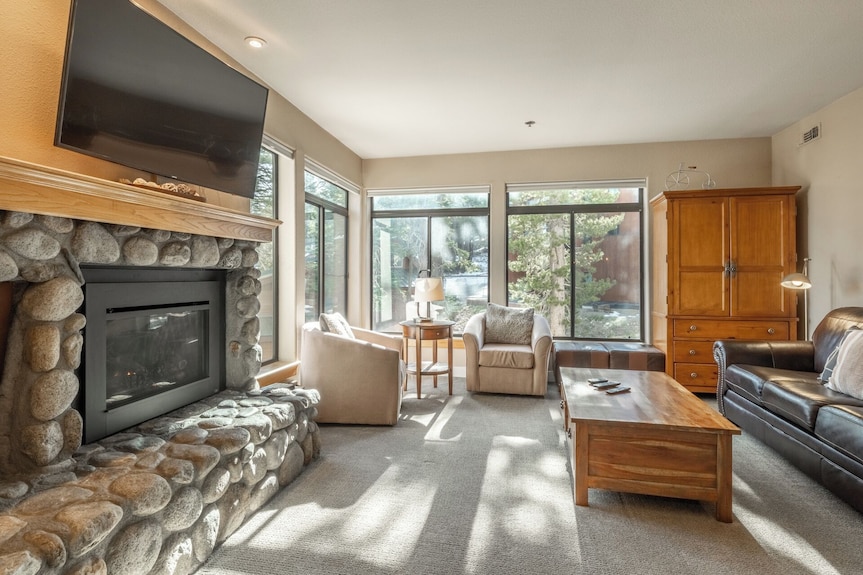 Pasos A Las Pistas Con 2 Dormitorios Completos, Lavandería En La Unidad Y Estacionamiento Subterráneo - Mammoth Lakes, CA