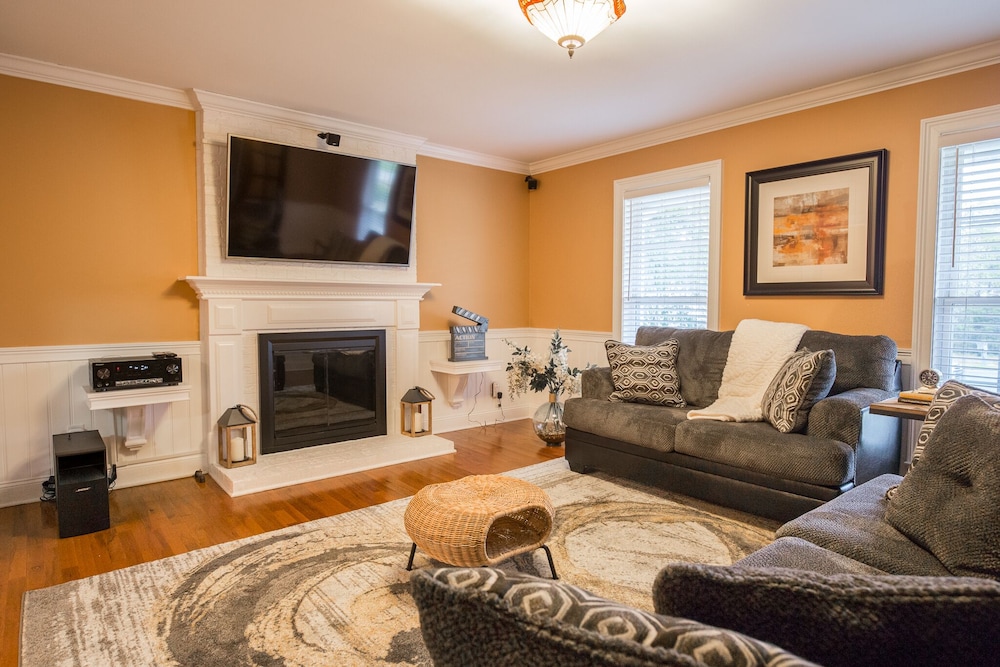 Sleeps 15, Entire Home, Deep Discounts For Longer Stays - Concord, NC