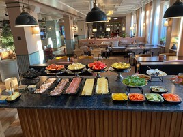 Pequeno-almoço completo incluído 