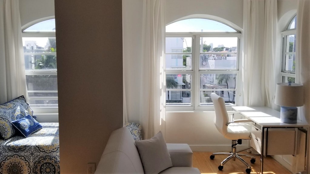 Spacious Sobe Corner One Bedroom---excellent Location - South Beach, FL