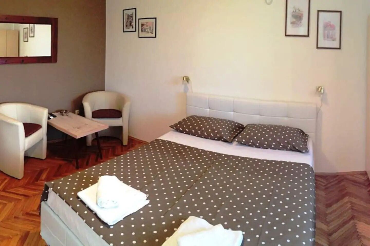 Room Ana šIbenik, 2 People, Shared Terrace, Free Wifi, Bbq, Private Parking - Croatia