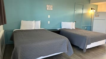 Deluxe Double Room , 2 Double Beds | Roupas de cama antialérgicas, camas extras/dobráveis (sobretaxa)